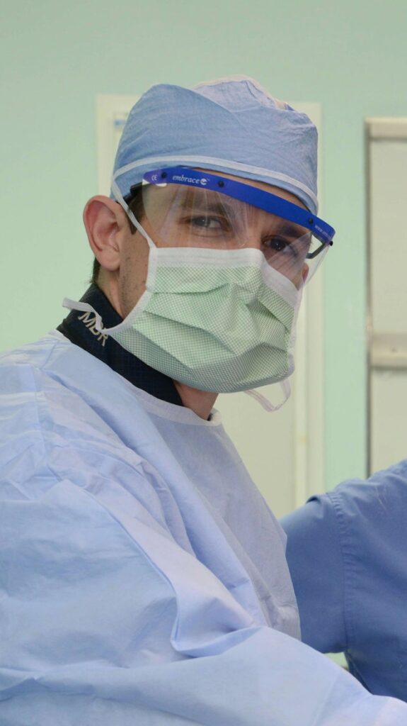 Anatomic vs. Reverse Shoulder Arthroplasty: Which Shoulder Replacement ...